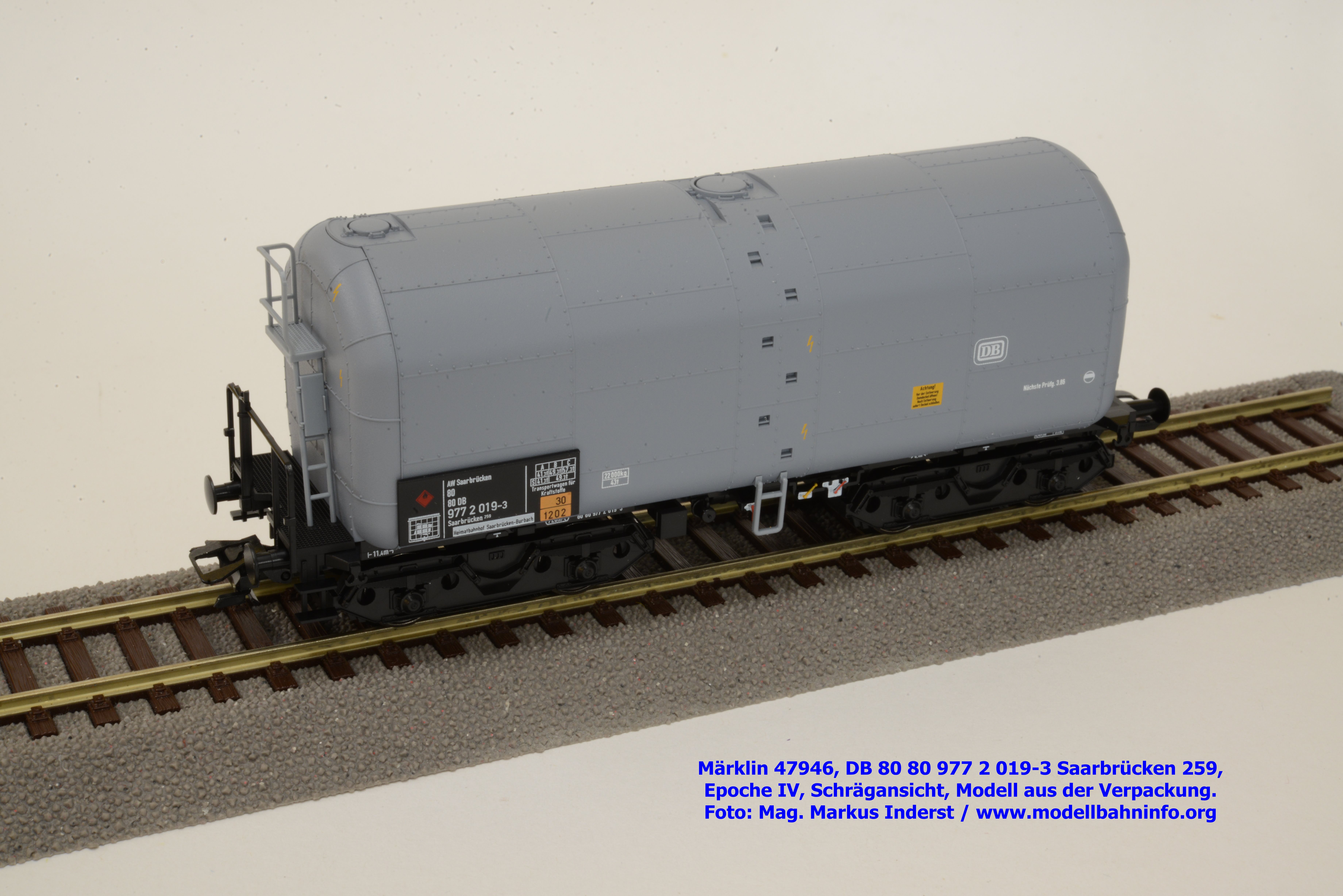 DB-Schwerölwagen: Trix 24046 / Märklin 47946 – modellbahninfo.org