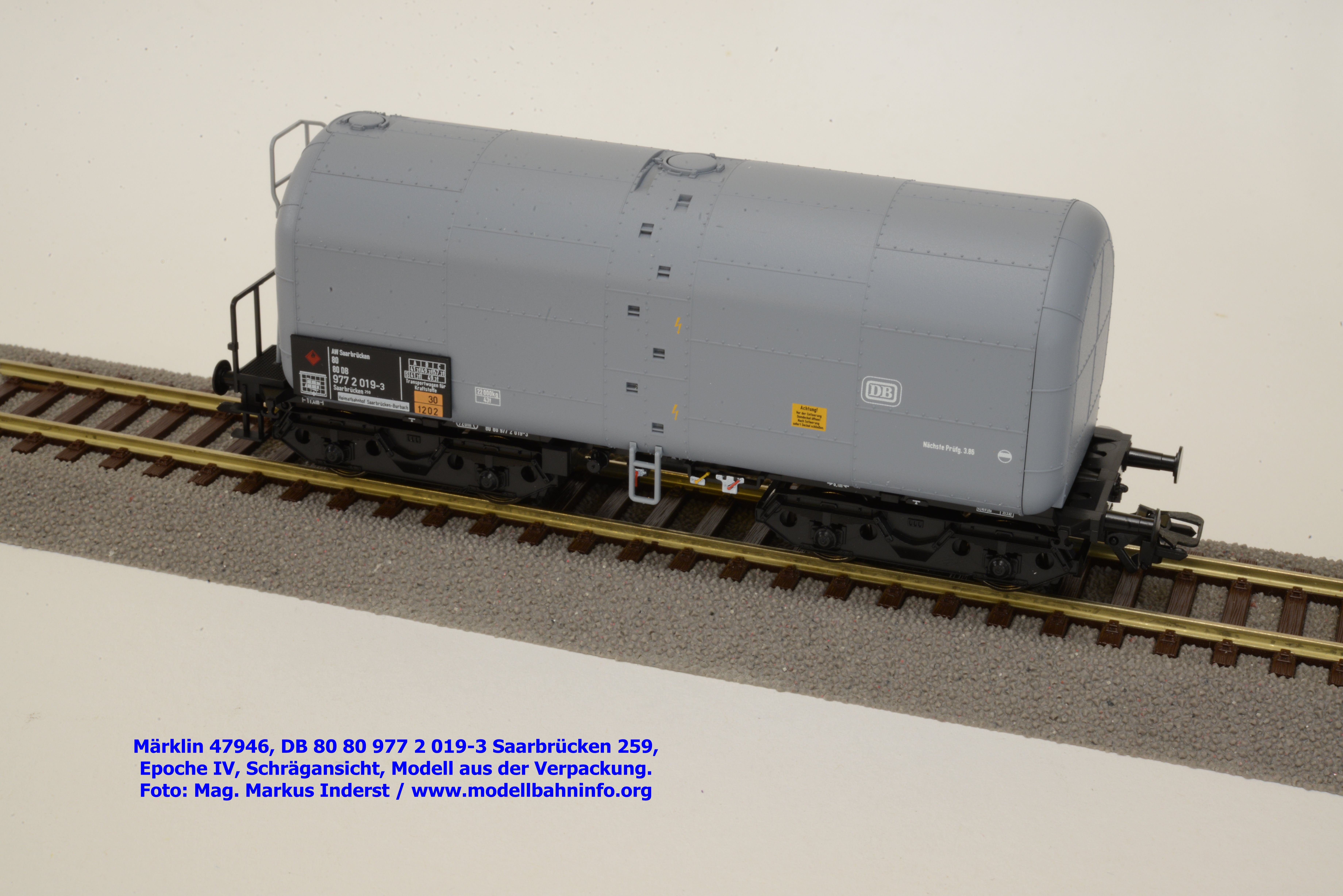DB-Schwerölwagen: Trix 24046 / Märklin 47946 – modellbahninfo.org