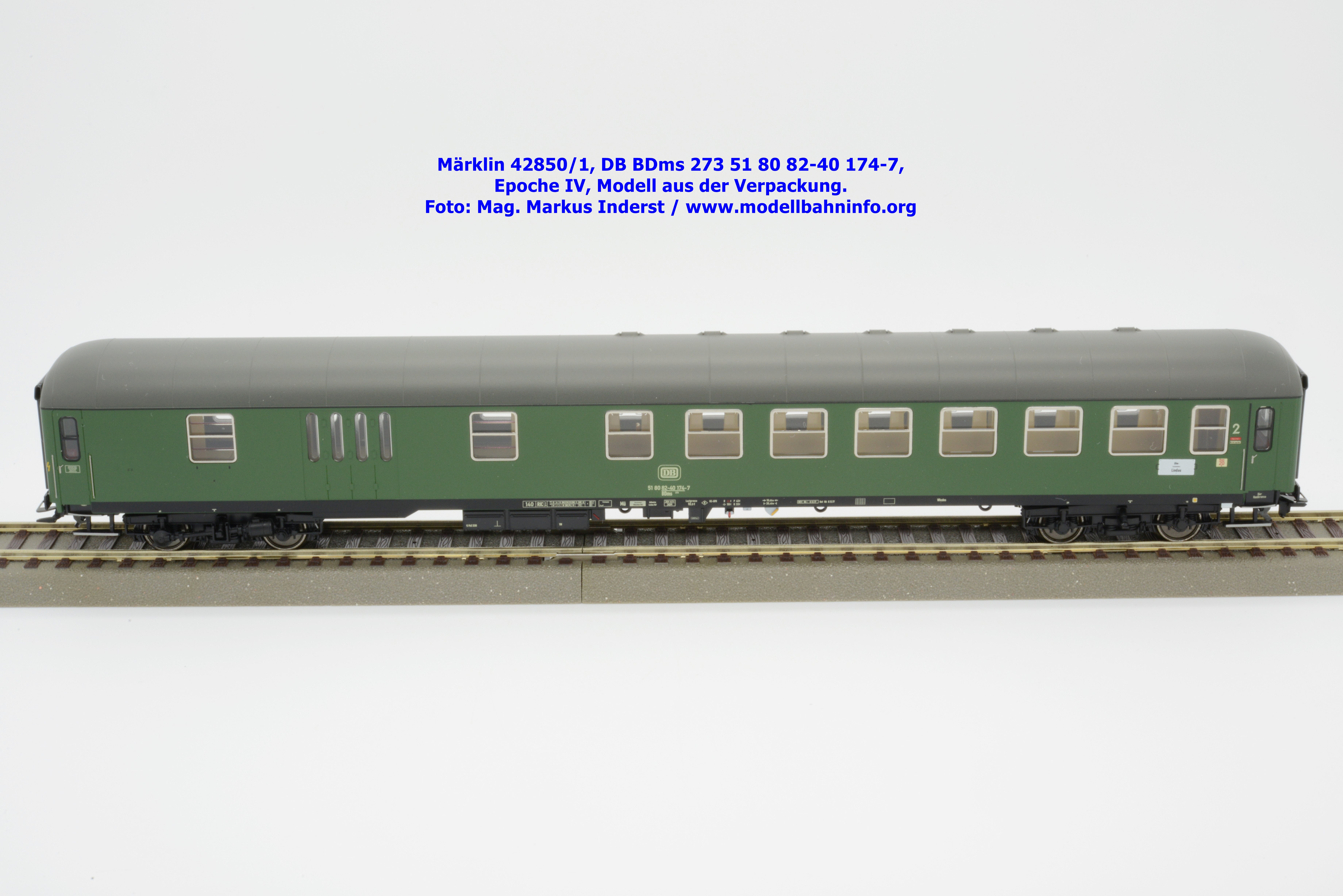 DB-Postwagen Post ma/26 & UIC-X-Wagen der DB: Trix 23150 & Märklin ...